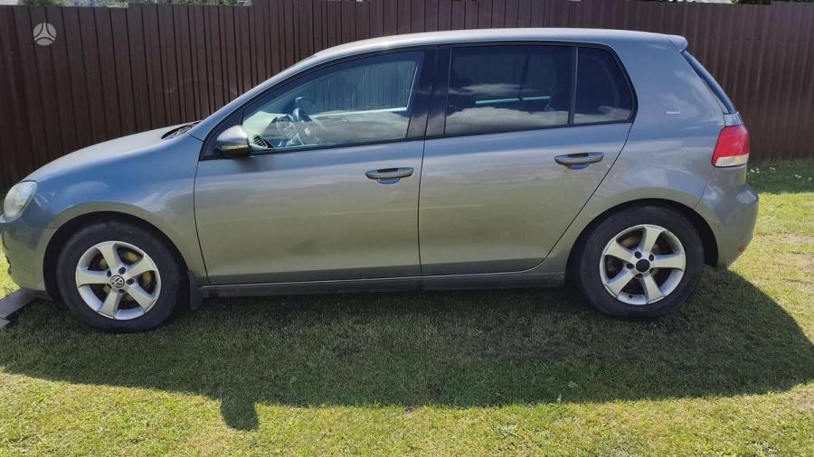 Grey Volkswagen Golf 2011 in Vilnius, with an engine capacity of 1.20 L and mileage of 217 thousand km for 2200 €, photo 4 on AUTOMOTO.COM.LV