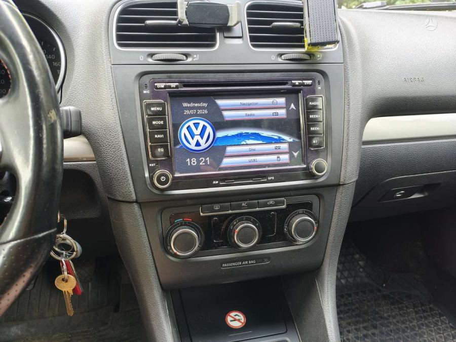 Grey Volkswagen Golf 2011 in Vilnius, with an engine capacity of 1.20 L and mileage of 217 thousand km for 2200 €, photo 12 on AUTOMOTO.COM.LV