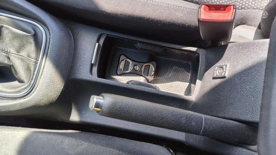 Grey Volkswagen Golf 2011 in Vilnius, with an engine capacity of 1.20 L and mileage of 217 thousand km for 2200 €, photo 13 on AUTOMOTO.COM.LV