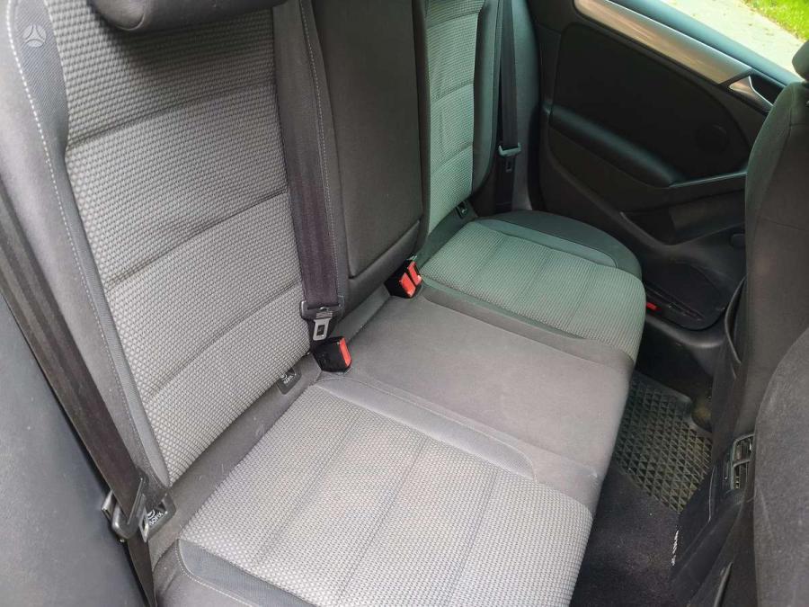 Grey Volkswagen Golf 2011 in Vilnius, with an engine capacity of 1.20 L and mileage of 217 thousand km for 2200 €, photo 14 on AUTOMOTO.COM.LV