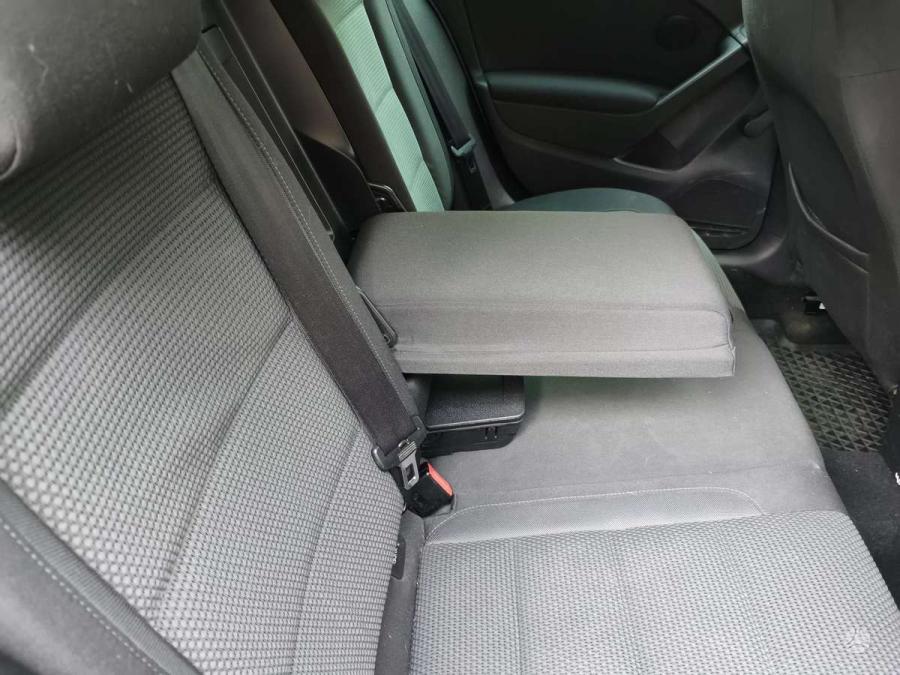 Grey Volkswagen Golf 2011 in Vilnius, with an engine capacity of 1.20 L and mileage of 217 thousand km for 2200 €, photo 15 on AUTOMOTO.COM.LV