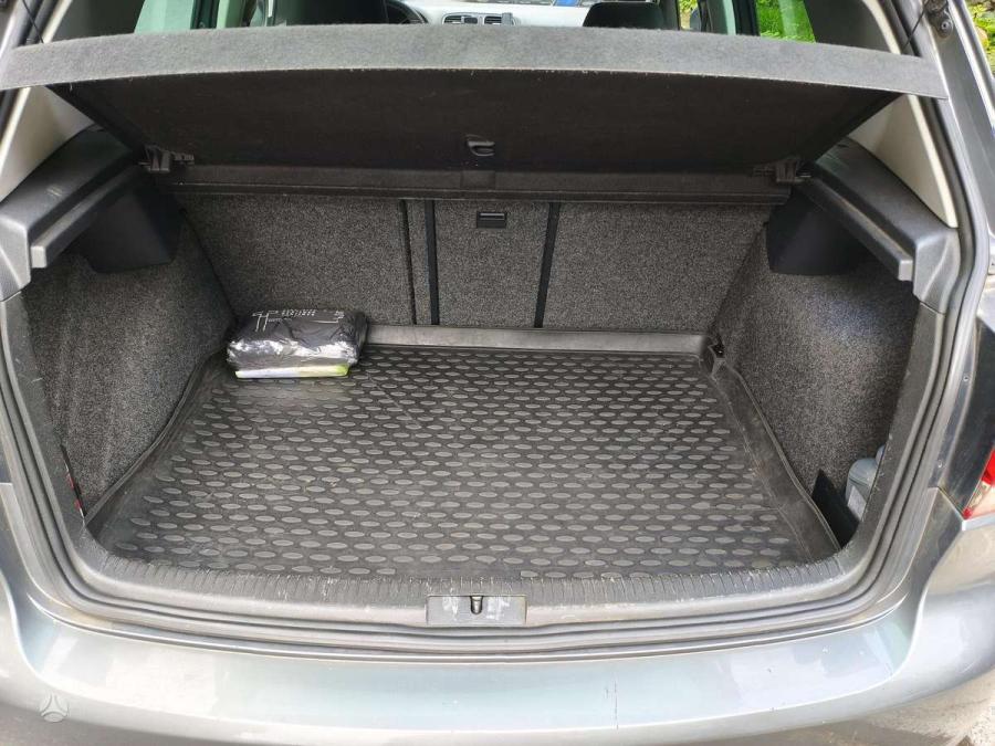 Grey Volkswagen Golf 2011 in Vilnius, with an engine capacity of 1.20 L and mileage of 217 thousand km for 2200 €, photo 18 on AUTOMOTO.COM.LV