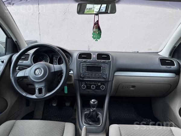 Pelēks Volkswagen Golf 2011 Rīga, ar dzinēja tilpumu 1.60 L un nobraukumu 221 tūkst. km par 2490 €, foto 8 vietnē AUTOMOTO.COM.LV