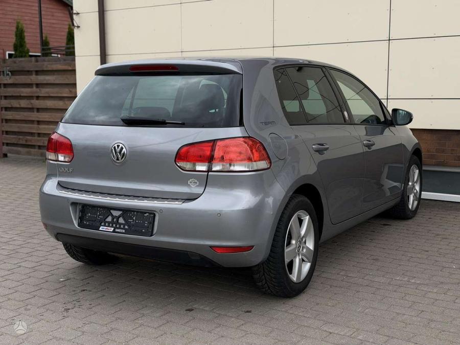Pelēks Volkswagen Golf 2011 Kretinga, ar dzinēja tilpumu 1.20 L un nobraukumu 237 tūkst. km par 4200 €, foto 10 vietnē AUTOMOTO.COM.LV