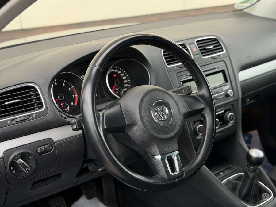 Pelēks Volkswagen Golf 2011 Kretinga, ar dzinēja tilpumu 1.20 L un nobraukumu 237 tūkst. km par 4200 €, foto 12 vietnē AUTOMOTO.COM.LV