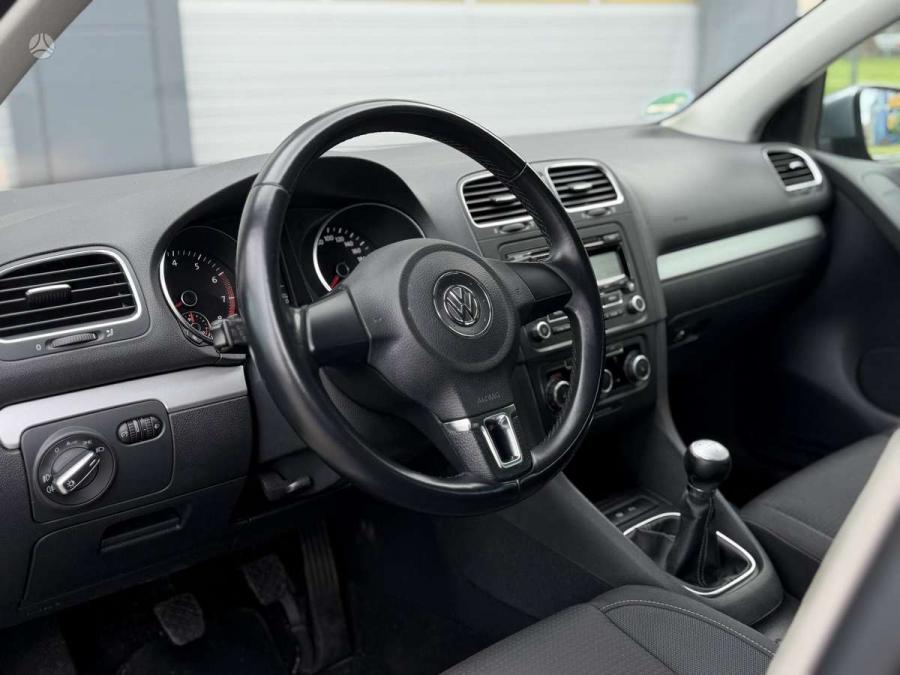 Pelēks Volkswagen Golf 2011 Kretinga, ar dzinēja tilpumu 1.20 L un nobraukumu 237 tūkst. km par 4200 €, foto 15 vietnē AUTOMOTO.COM.LV