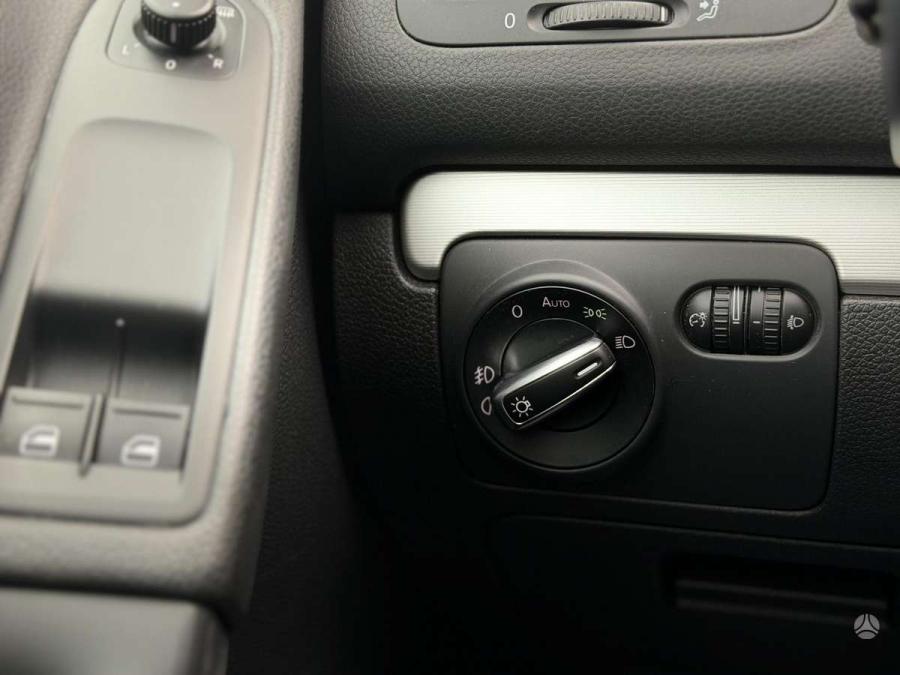 Pelēks Volkswagen Golf 2011 Kretinga, ar dzinēja tilpumu 1.20 L un nobraukumu 237 tūkst. km par 4200 €, foto 17 vietnē AUTOMOTO.COM.LV