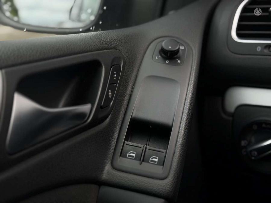 Pelēks Volkswagen Golf 2011 Kretinga, ar dzinēja tilpumu 1.20 L un nobraukumu 237 tūkst. km par 4200 €, foto 18 vietnē AUTOMOTO.COM.LV