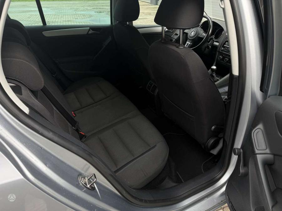 Pelēks Volkswagen Golf 2011 Kretinga, ar dzinēja tilpumu 1.20 L un nobraukumu 237 tūkst. km par 4200 €, foto 23 vietnē AUTOMOTO.COM.LV