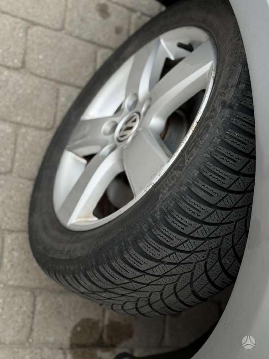 Pelēks Volkswagen Golf 2011 Kretinga, ar dzinēja tilpumu 1.20 L un nobraukumu 237 tūkst. km par 4200 €, foto 24 vietnē AUTOMOTO.COM.LV