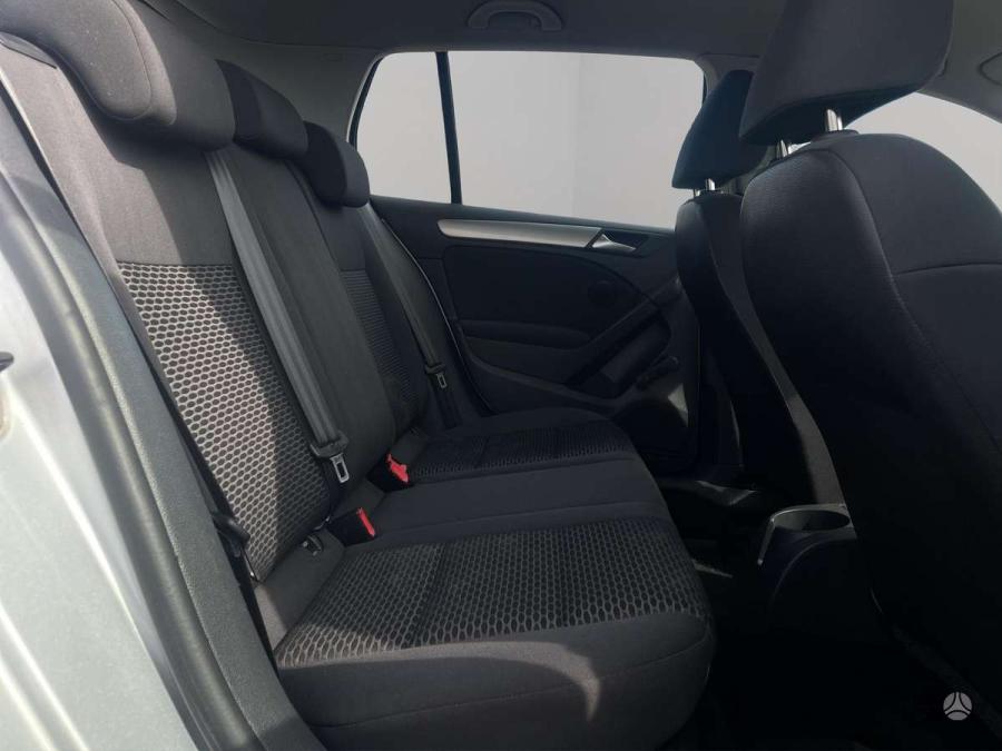 Pelēks Volkswagen Golf 2011 Kauņa, ar dzinēja tilpumu 1.20 L un nobraukumu 252 tūkst. km par 4999 €, foto 10 vietnē AUTOMOTO.COM.LV