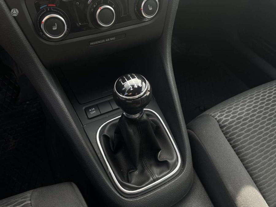 Pelēks Volkswagen Golf 2011 Kauņa, ar dzinēja tilpumu 1.20 L un nobraukumu 252 tūkst. km par 4999 €, foto 16 vietnē AUTOMOTO.COM.LV