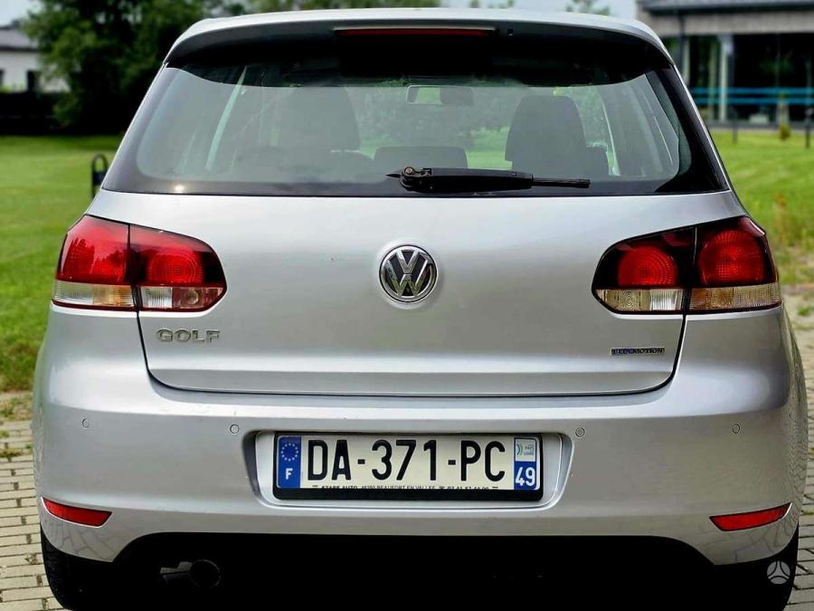 Pelēks Volkswagen Golf 2011 Tauragė, ar dzinēja tilpumu 1.60 L un nobraukumu 275 tūkst. km par 4300 €, foto 7 vietnē AUTOMOTO.COM.LV