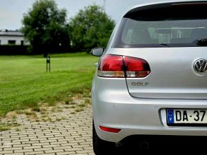 Pelēks Volkswagen Golf 2011 Tauragė, ar dzinēja tilpumu 1.60 L un nobraukumu 275 tūkst. km par 4300 €, foto 13 vietnē AUTOMOTO.COM.LV