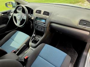 Pelēks Volkswagen Golf 2011 Tauragė, ar dzinēja tilpumu 1.60 L un nobraukumu 275 tūkst. km par 4300 €, foto 22 vietnē AUTOMOTO.COM.LV