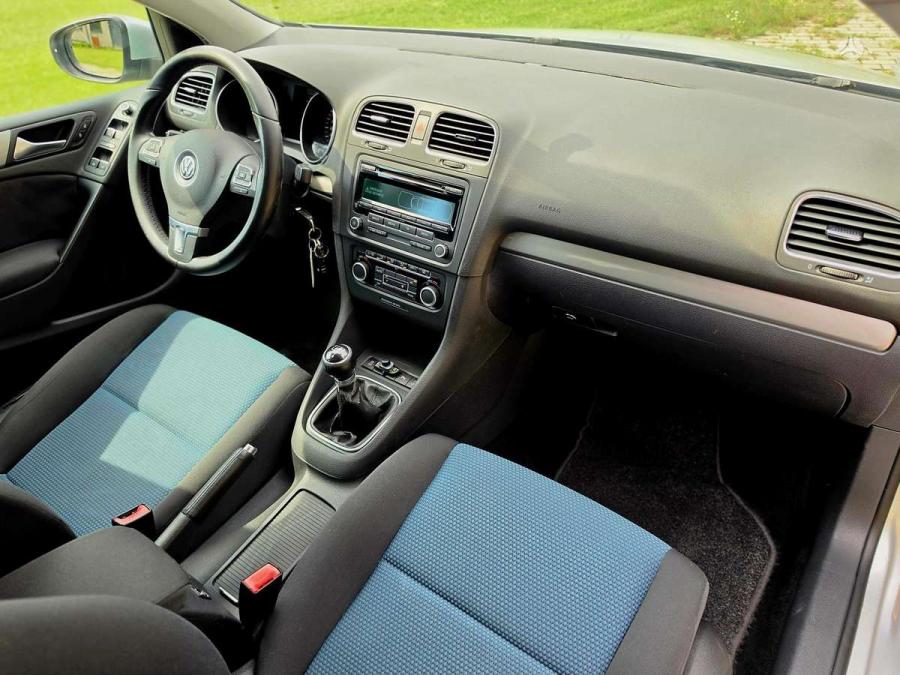 Pelēks Volkswagen Golf 2011 Tauragė, ar dzinēja tilpumu 1.60 L un nobraukumu 275 tūkst. km par 4300 €, foto 22 vietnē AUTOMOTO.COM.LV