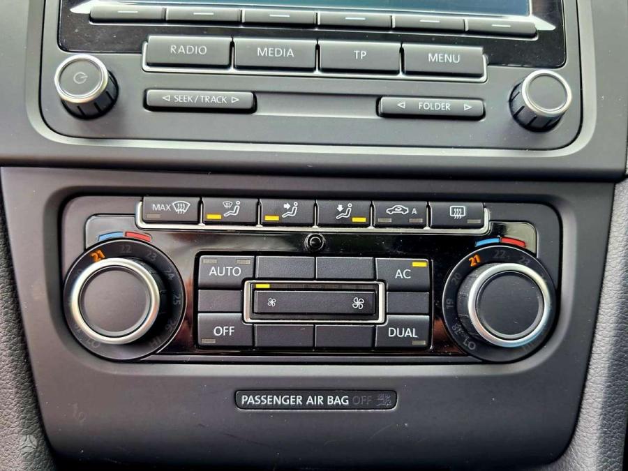 Pelēks Volkswagen Golf 2011 Tauragė, ar dzinēja tilpumu 1.60 L un nobraukumu 275 tūkst. km par 4300 €, foto 25 vietnē AUTOMOTO.COM.LV