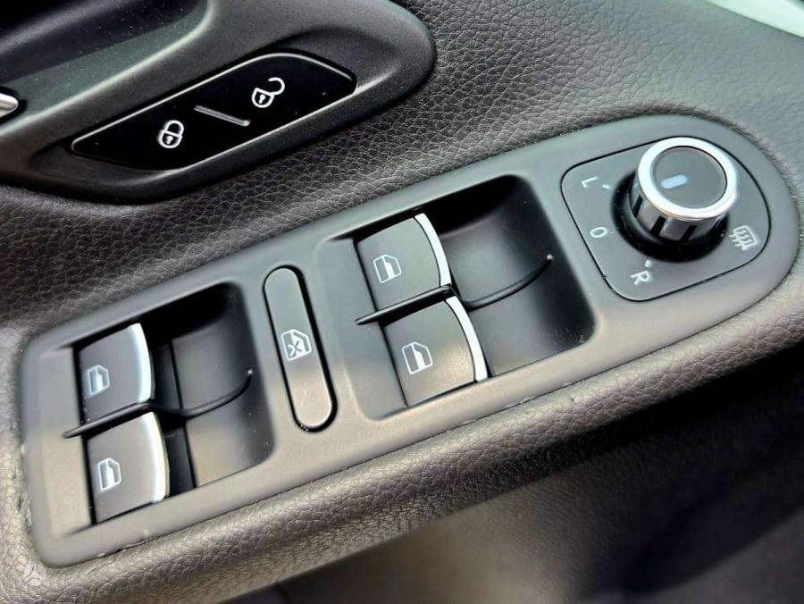 Pelēks Volkswagen Golf 2011 Tauragė, ar dzinēja tilpumu 1.60 L un nobraukumu 275 tūkst. km par 4300 €, foto 28 vietnē AUTOMOTO.COM.LV