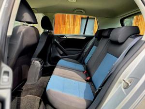 Pelēks Volkswagen Golf 2011 Tauragė, ar dzinēja tilpumu 1.60 L un nobraukumu 275 tūkst. km par 4300 €, foto 30 vietnē AUTOMOTO.COM.LV