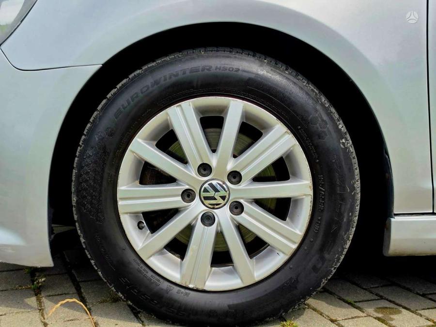 Pelēks Volkswagen Golf 2011 Tauragė, ar dzinēja tilpumu 1.60 L un nobraukumu 275 tūkst. km par 4300 €, foto 32 vietnē AUTOMOTO.COM.LV