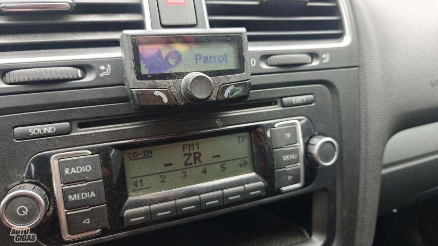 Pelēks Volkswagen Golf 2011 Viļņa, ar dzinēja tilpumu 1.60 L un nobraukumu 225 tūkst. km par 2900 €, foto 12 vietnē AUTOMOTO.COM.LV