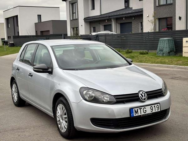 Grey Volkswagen Golf 2011 in Vilnius, with an engine capacity of 1.60 L and mileage of 330 thousand km for 3200 €, photo 1 on AUTOMOTO.COM.LV