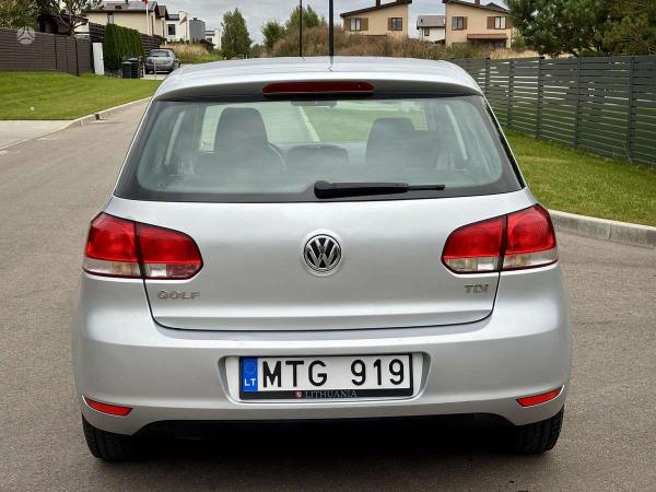 Grey Volkswagen Golf 2011 in Vilnius, with an engine capacity of 1.60 L and mileage of 330 thousand km for 3200 €, photo 4 on AUTOMOTO.COM.LV