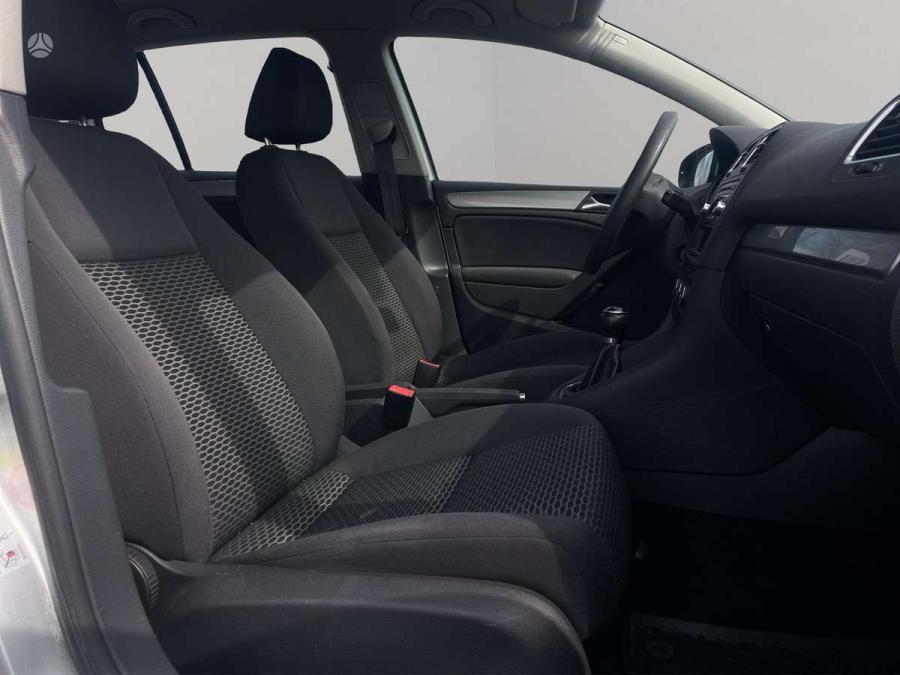 Grey Volkswagen Golf 2011 in Kaunas, with an engine capacity of 1.20 L and mileage of 252 thousand km for 4999 €, photo 9 on AUTOMOTO.COM.LV