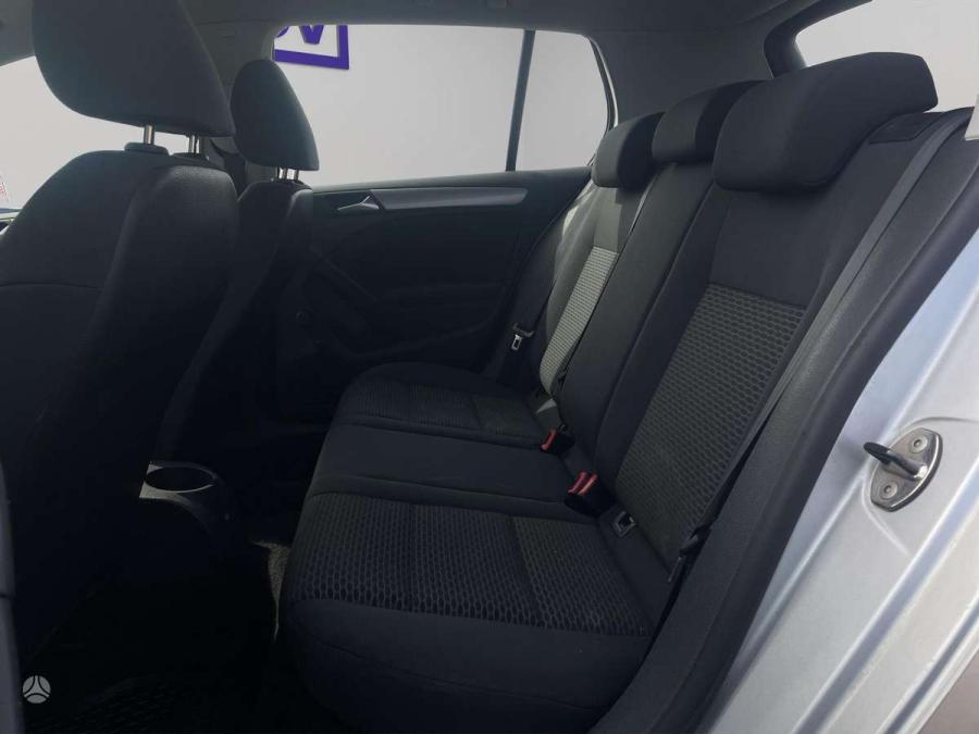 Grey Volkswagen Golf 2011 in Kaunas, with an engine capacity of 1.20 L and mileage of 252 thousand km for 4999 €, photo 12 on AUTOMOTO.COM.LV