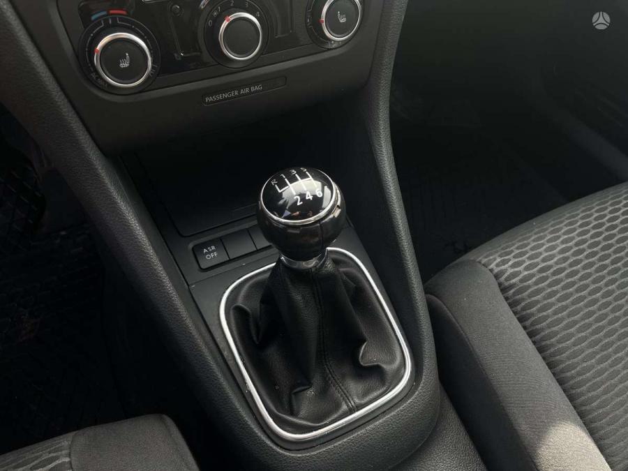 Grey Volkswagen Golf 2011 in Kaunas, with an engine capacity of 1.20 L and mileage of 252 thousand km for 4999 €, photo 16 on AUTOMOTO.COM.LV