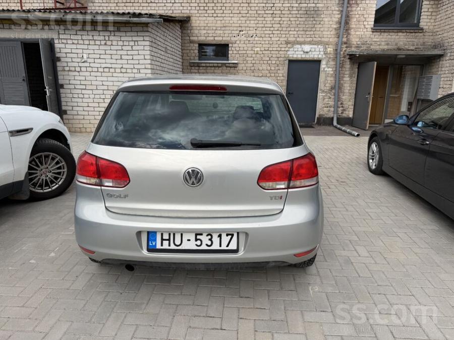 Grey Volkswagen Golf 2011 in Valmiera, with an engine capacity of 1.60 L and mileage of 249 thousand km for 3500 €, photo 4 on AUTOMOTO.COM.LV