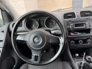 Grey Volkswagen Golf 2011 in Valmiera, with an engine capacity of 1.60 L and mileage of 249 thousand km for 3500 €, photo 5 on AUTOMOTO.COM.LV
