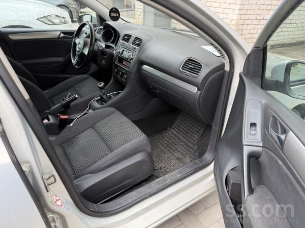 Grey Volkswagen Golf 2011 in Valmiera, with an engine capacity of 1.60 L and mileage of 249 thousand km for 3500 €, photo 6 on AUTOMOTO.COM.LV