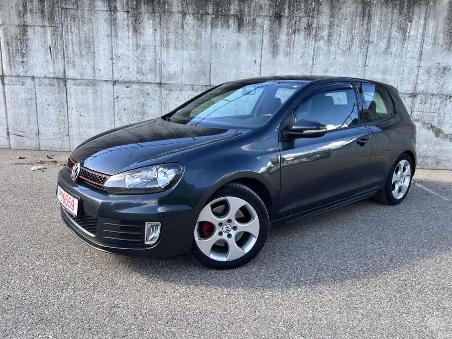 Grey Volkswagen Golf 2011 in Vilnius, with an engine capacity of 1.98 L and mileage of 234 thousand km for 5999 €, photo 1 on AUTOMOTO.COM.LV