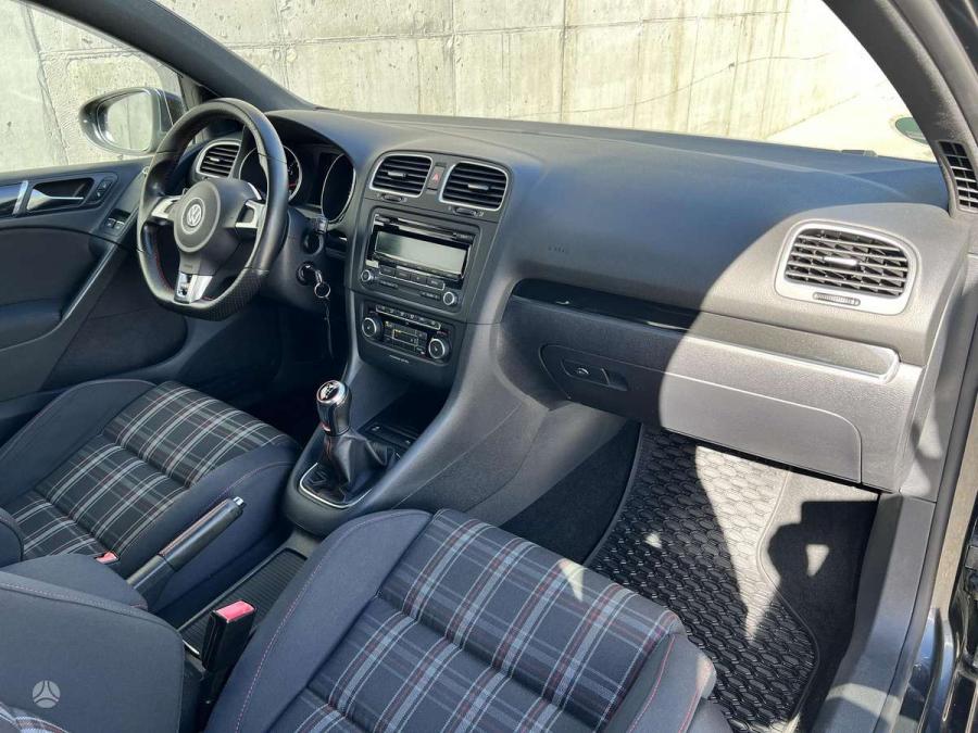 Grey Volkswagen Golf 2011 in Vilnius, with an engine capacity of 1.98 L and mileage of 234 thousand km for 5999 €, photo 20 on AUTOMOTO.COM.LV