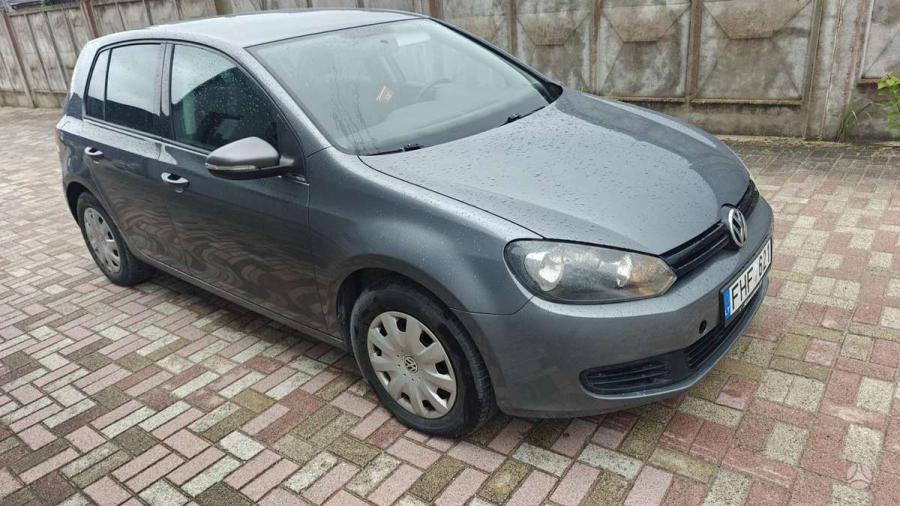 Grey Volkswagen Golf 2011 in Vilnius, with an engine capacity of 1.60 L and mileage of 225 thousand km for 2900 €, photo 1 on AUTOMOTO.COM.LV