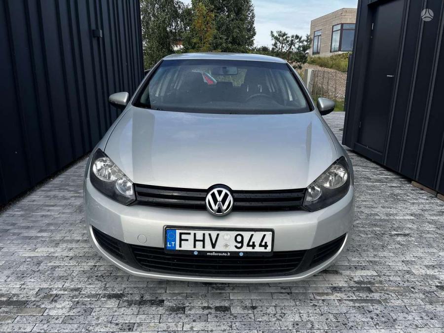 Grey Volkswagen Golf 2011 in Vilnius, with an engine capacity of 1.60 L and mileage of 237 thousand km for 2700 €, photo 1 on AUTOMOTO.COM.LV