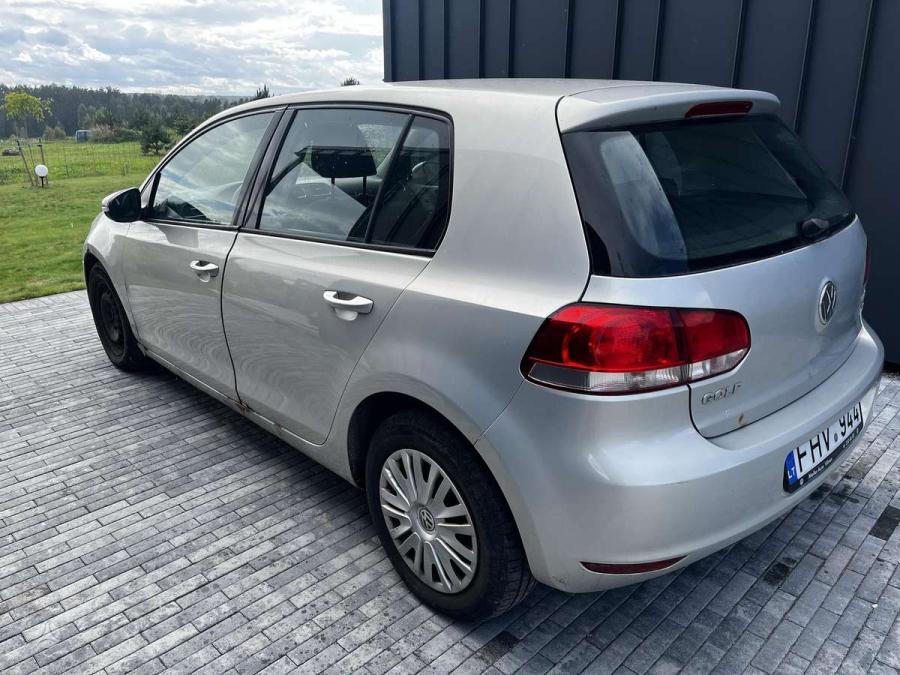 Grey Volkswagen Golf 2011 in Vilnius, with an engine capacity of 1.60 L and mileage of 237 thousand km for 2700 €, photo 4 on AUTOMOTO.COM.LV