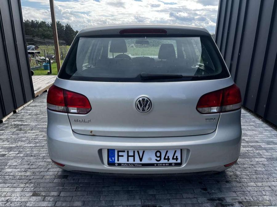 Grey Volkswagen Golf 2011 in Vilnius, with an engine capacity of 1.60 L and mileage of 237 thousand km for 2700 €, photo 5 on AUTOMOTO.COM.LV