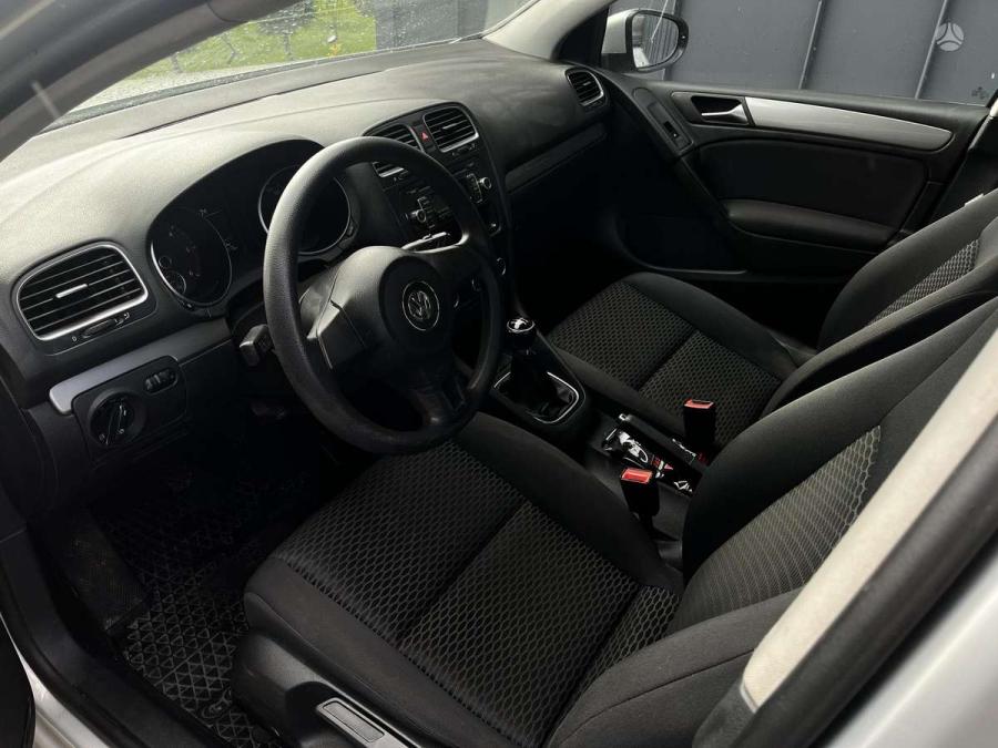 Grey Volkswagen Golf 2011 in Vilnius, with an engine capacity of 1.60 L and mileage of 237 thousand km for 2700 €, photo 10 on AUTOMOTO.COM.LV