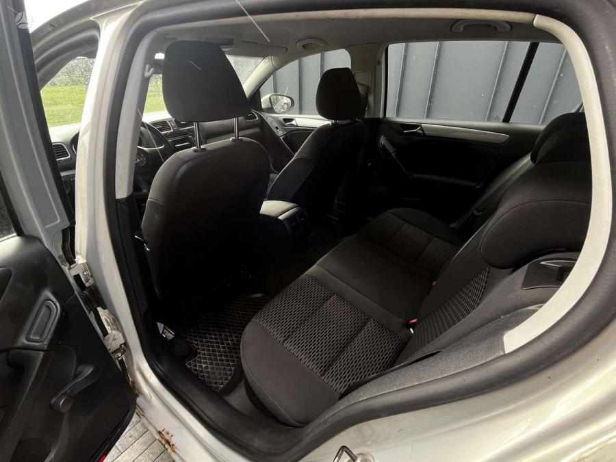 Grey Volkswagen Golf 2011 in Vilnius, with an engine capacity of 1.60 L and mileage of 237 thousand km for 2700 €, photo 11 on AUTOMOTO.COM.LV