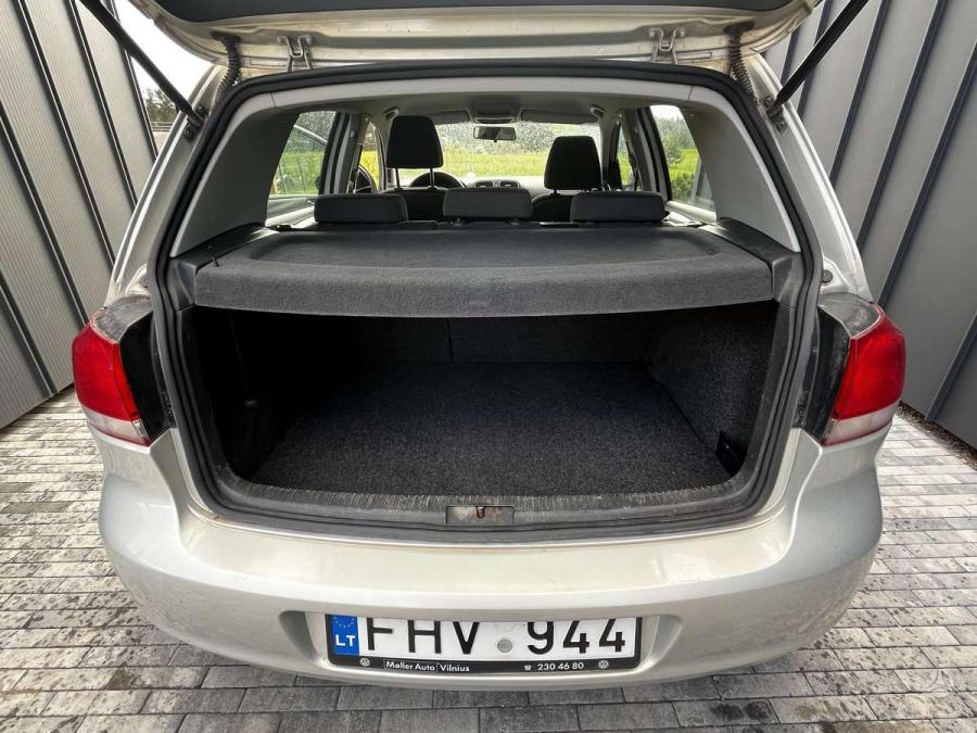 Grey Volkswagen Golf 2011 in Vilnius, with an engine capacity of 1.60 L and mileage of 237 thousand km for 2700 €, photo 12 on AUTOMOTO.COM.LV