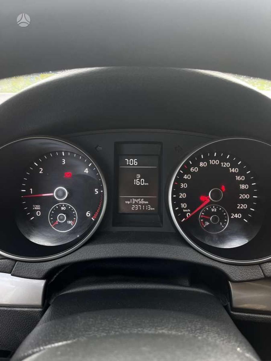 Grey Volkswagen Golf 2011 in Vilnius, with an engine capacity of 1.60 L and mileage of 237 thousand km for 2700 €, photo 13 on AUTOMOTO.COM.LV