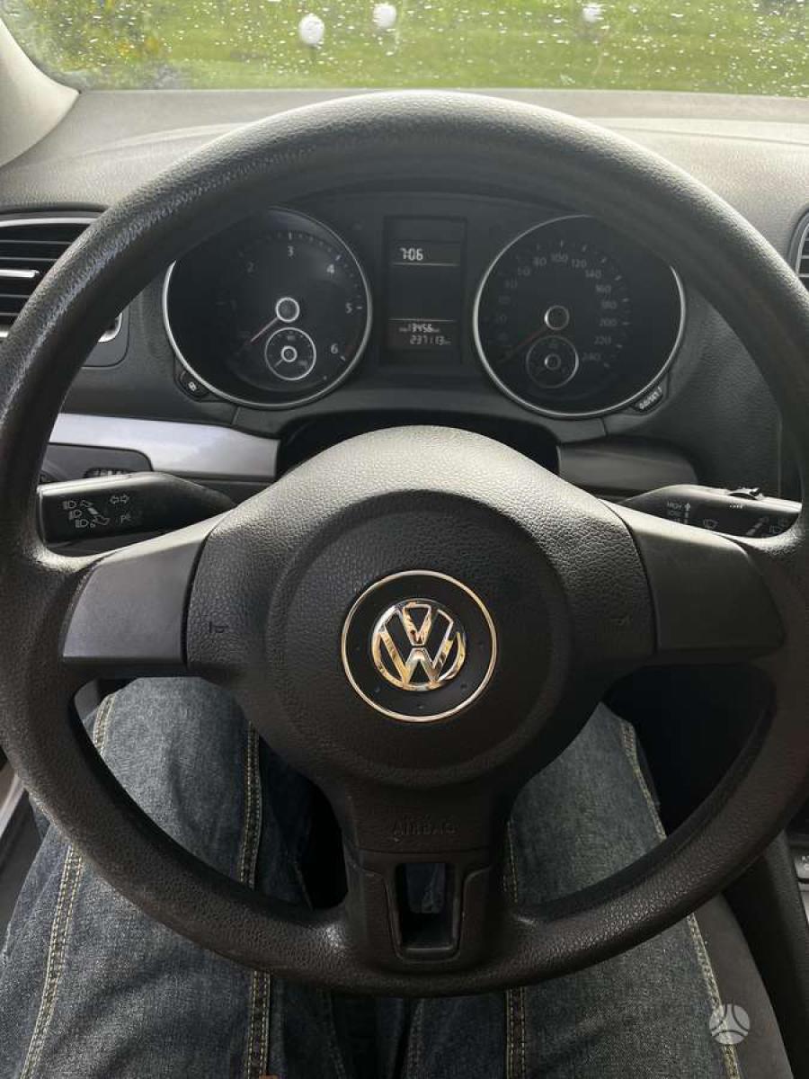 Grey Volkswagen Golf 2011 in Vilnius, with an engine capacity of 1.60 L and mileage of 237 thousand km for 2700 €, photo 14 on AUTOMOTO.COM.LV