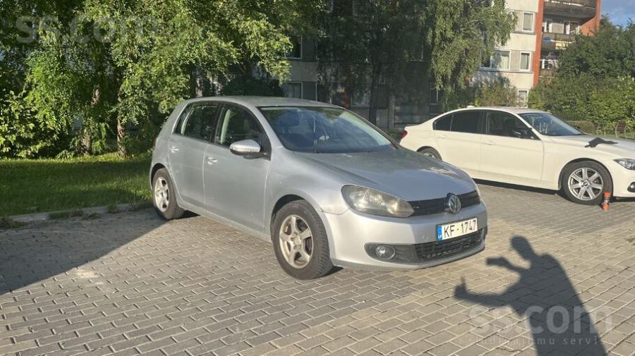 Grey Volkswagen Golf 2011 in Ogre, with an engine capacity of 1.60 L and mileage of 255 thousand km for 1300 €, photo 1 on AUTOMOTO.COM.LV