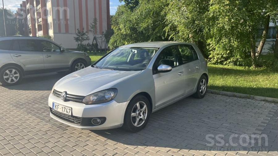 Grey Volkswagen Golf 2011 in Ogre, with an engine capacity of 1.60 L and mileage of 255 thousand km for 1300 €, photo 3 on AUTOMOTO.COM.LV