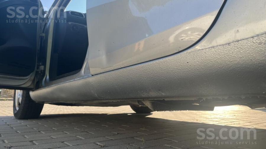 Grey Volkswagen Golf 2011 in Ogre, with an engine capacity of 1.60 L and mileage of 255 thousand km for 1300 €, photo 16 on AUTOMOTO.COM.LV