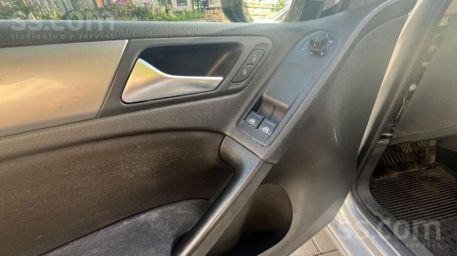 Grey Volkswagen Golf 2011 in Ogre, with an engine capacity of 1.60 L and mileage of 255 thousand km for 1300 €, photo 27 on AUTOMOTO.COM.LV