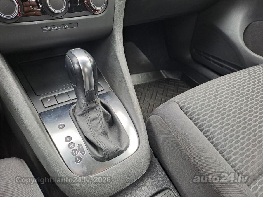 Pelēks Volkswagen Golf 2011 Paide, ar dzinēja tilpumu 1.60 L un nobraukumu 282 tūkst. km par 4990 €, foto 18 vietnē AUTOMOTO.COM.LV