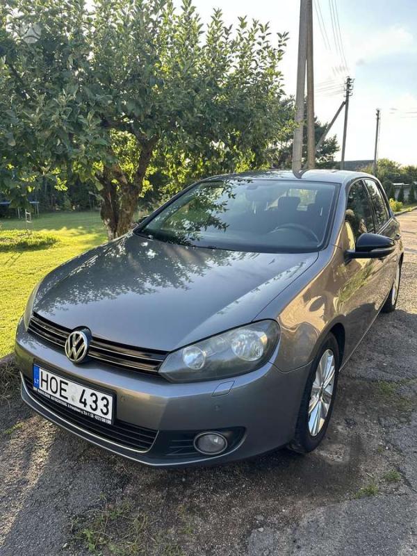 Grey Volkswagen Golf 2011 in Kaunas, with an engine capacity of 1.60 L and mileage of 265 thousand km for 2900 €, photo 1 on AUTOMOTO.COM.LV